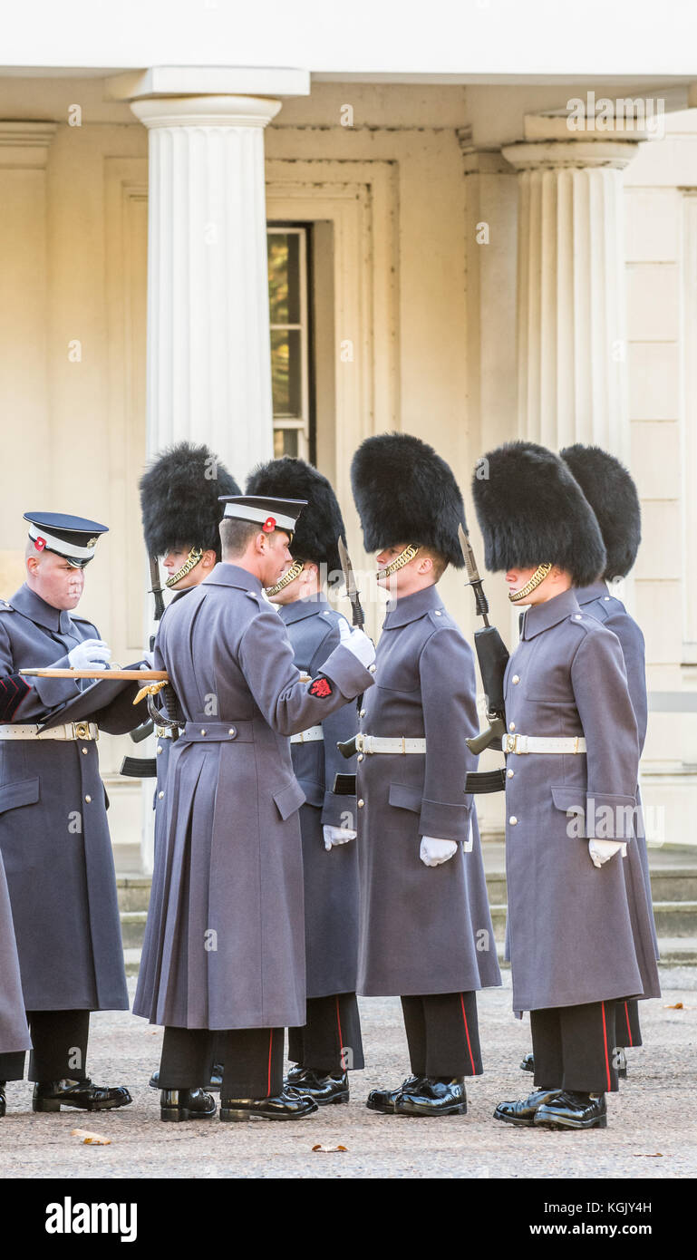 Coldstream guards uniform hi-res stock photography and images - Alamy