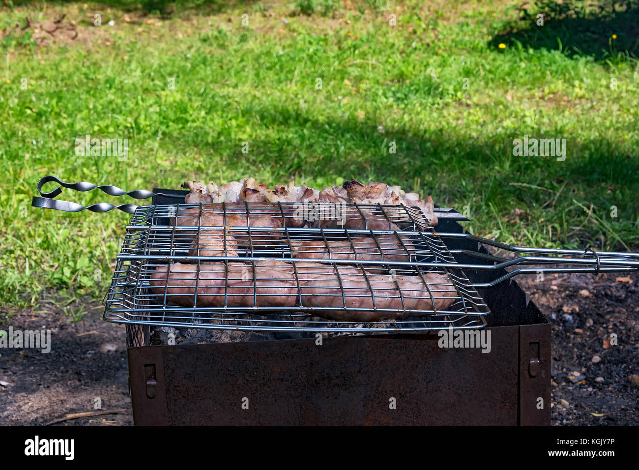 Grill trellis hi-res stock photography and images - Alamy