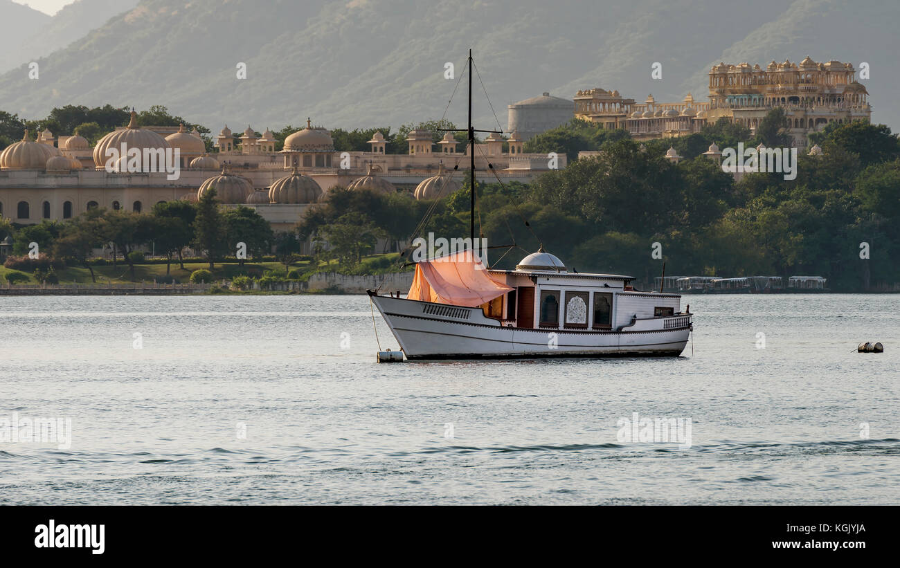 Boat sail india hi-res stock photography and images - Alamy