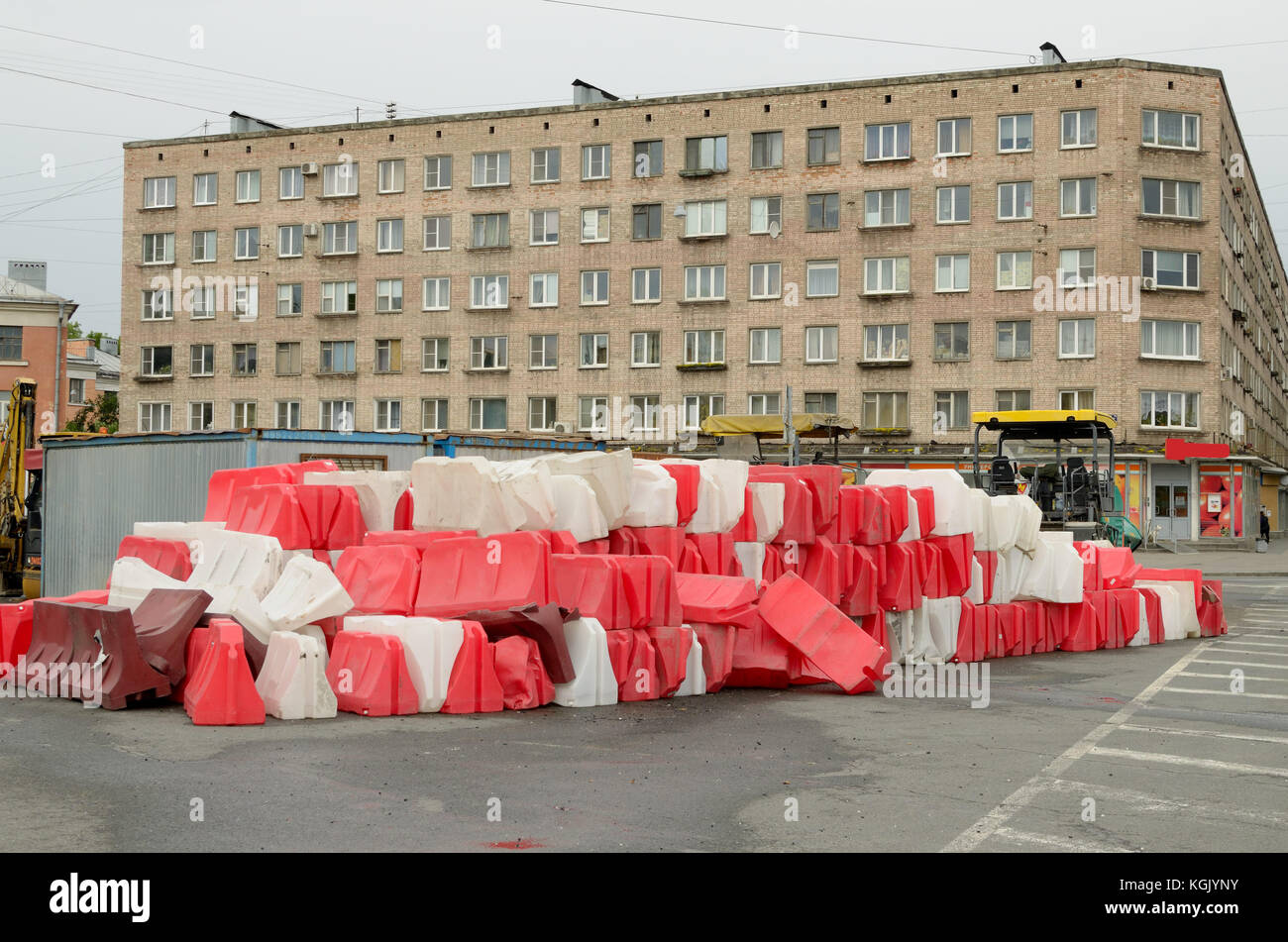 Before the construction works brought a huge pile of banners.Expose ...