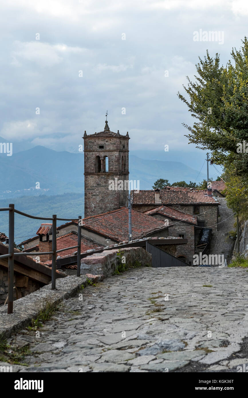 The spectacular hilltop village of Sassorosso, in the province of Lucca ...