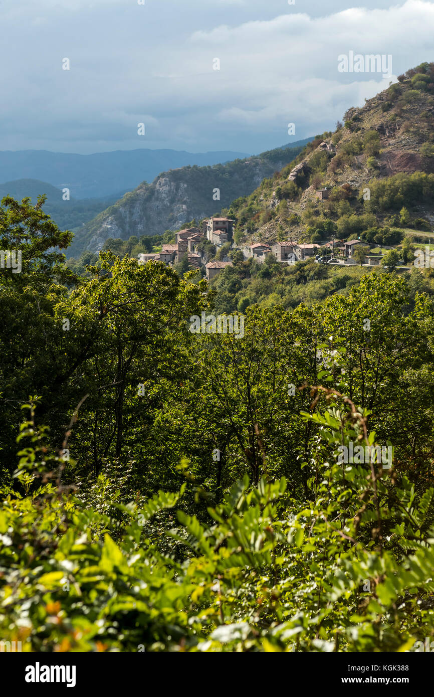 The spectacular hilltop village of Sassorosso, in the province of Lucca ...