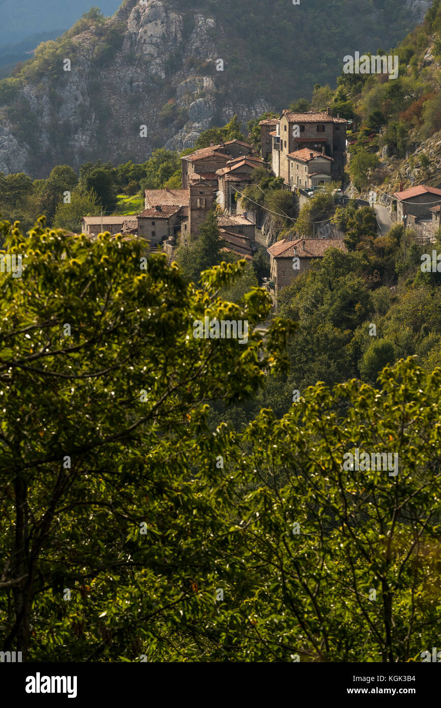 The spectacular hilltop village of Sassorosso, in the province of Lucca ...
