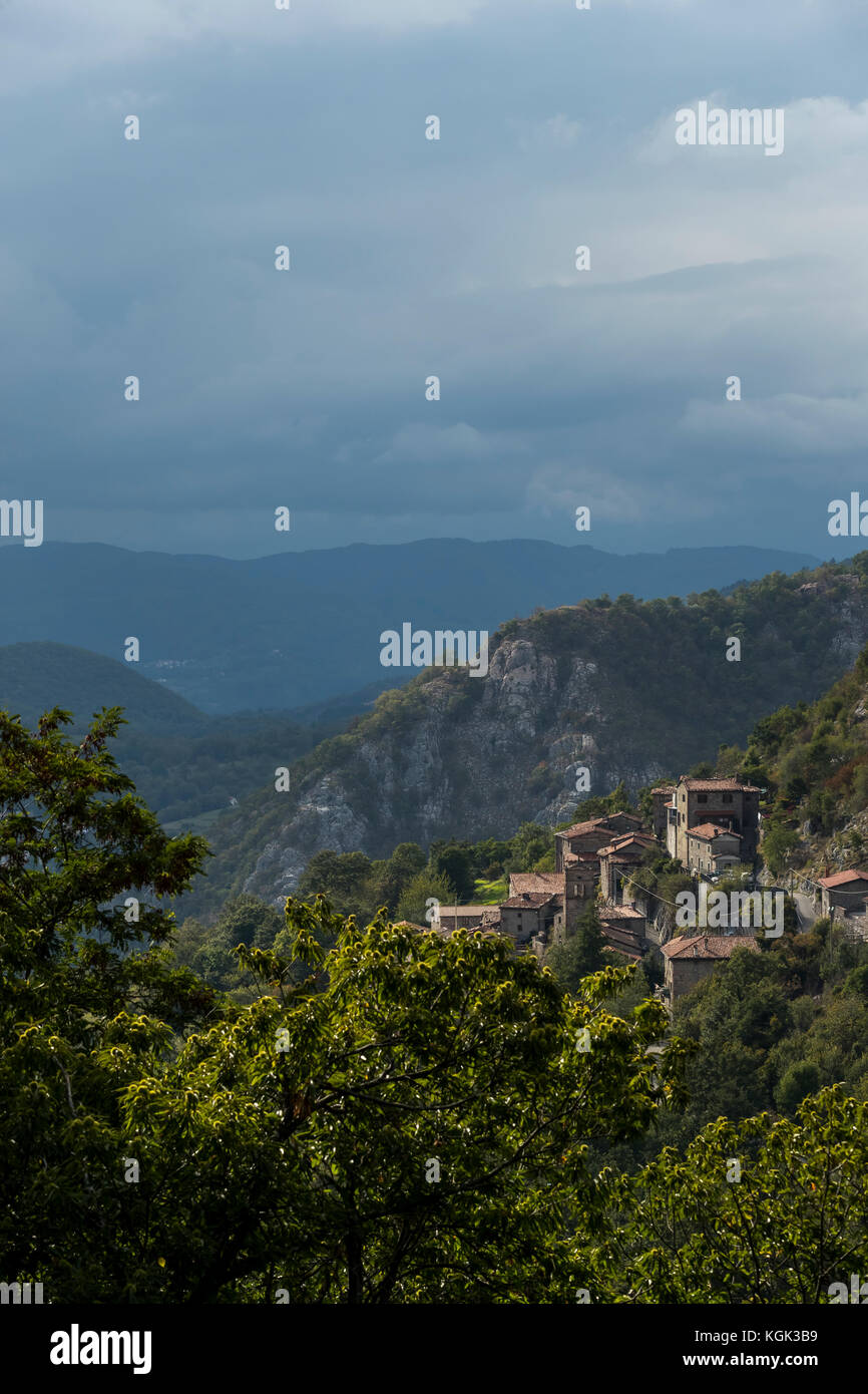 The spectacular hilltop village of Sassorosso, in the province of Lucca ...