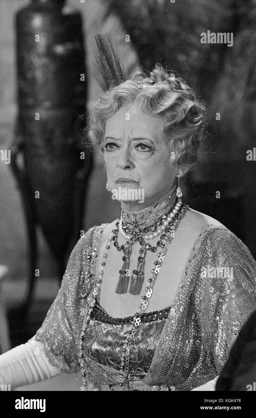 Bette davis death on the nile hi-res stock photography and images - Alamy