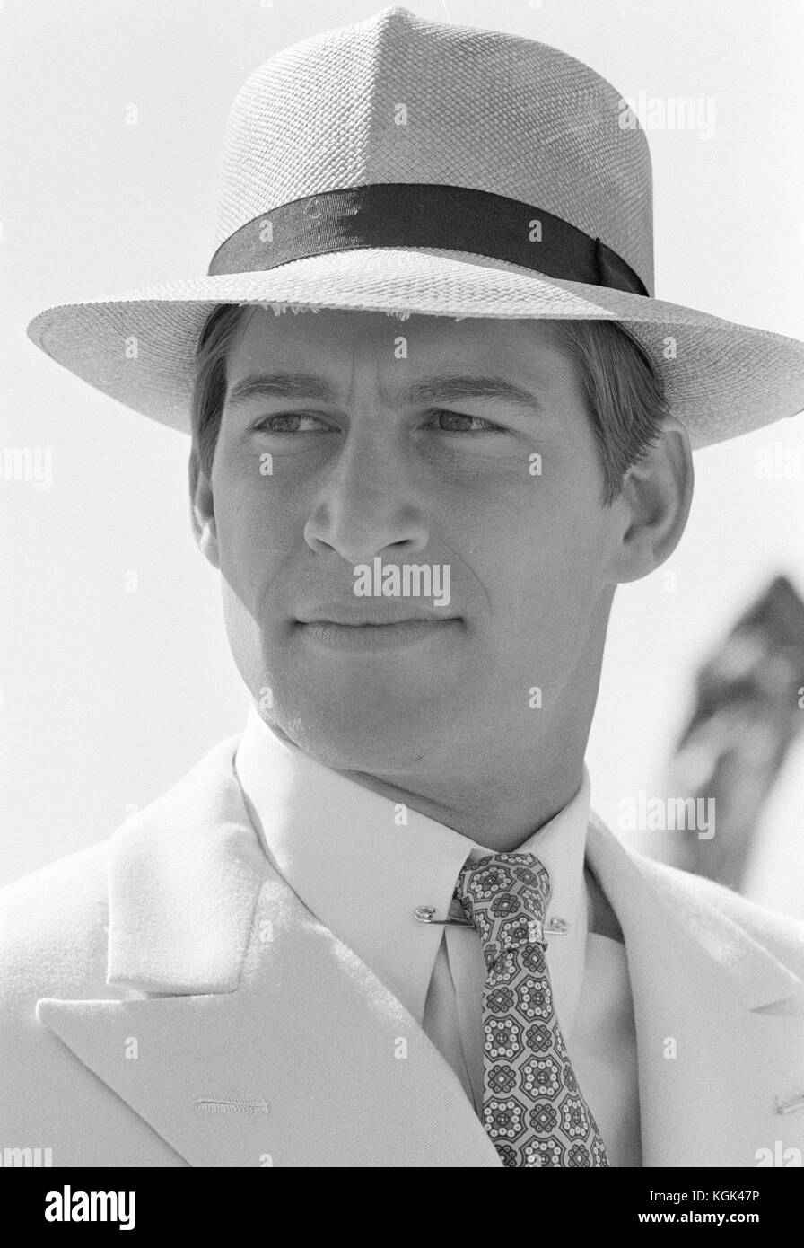 Death on the Nile (1978) , Simon MacCorkindale Date: 1978 Stock Photo ...