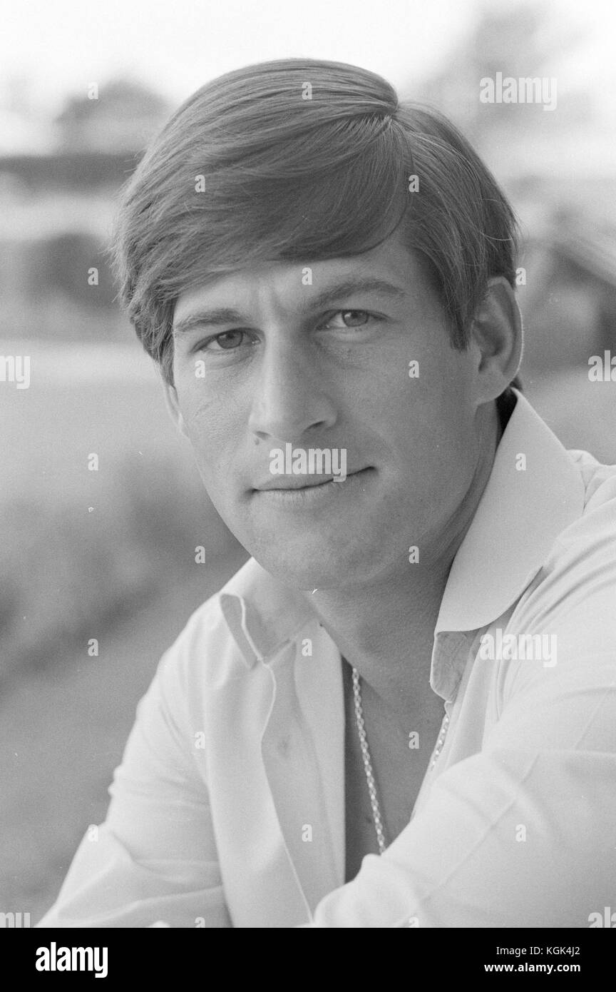 Death on the Nile (1978) , Simon MacCorkindale Date: 1978 Stock Photo ...