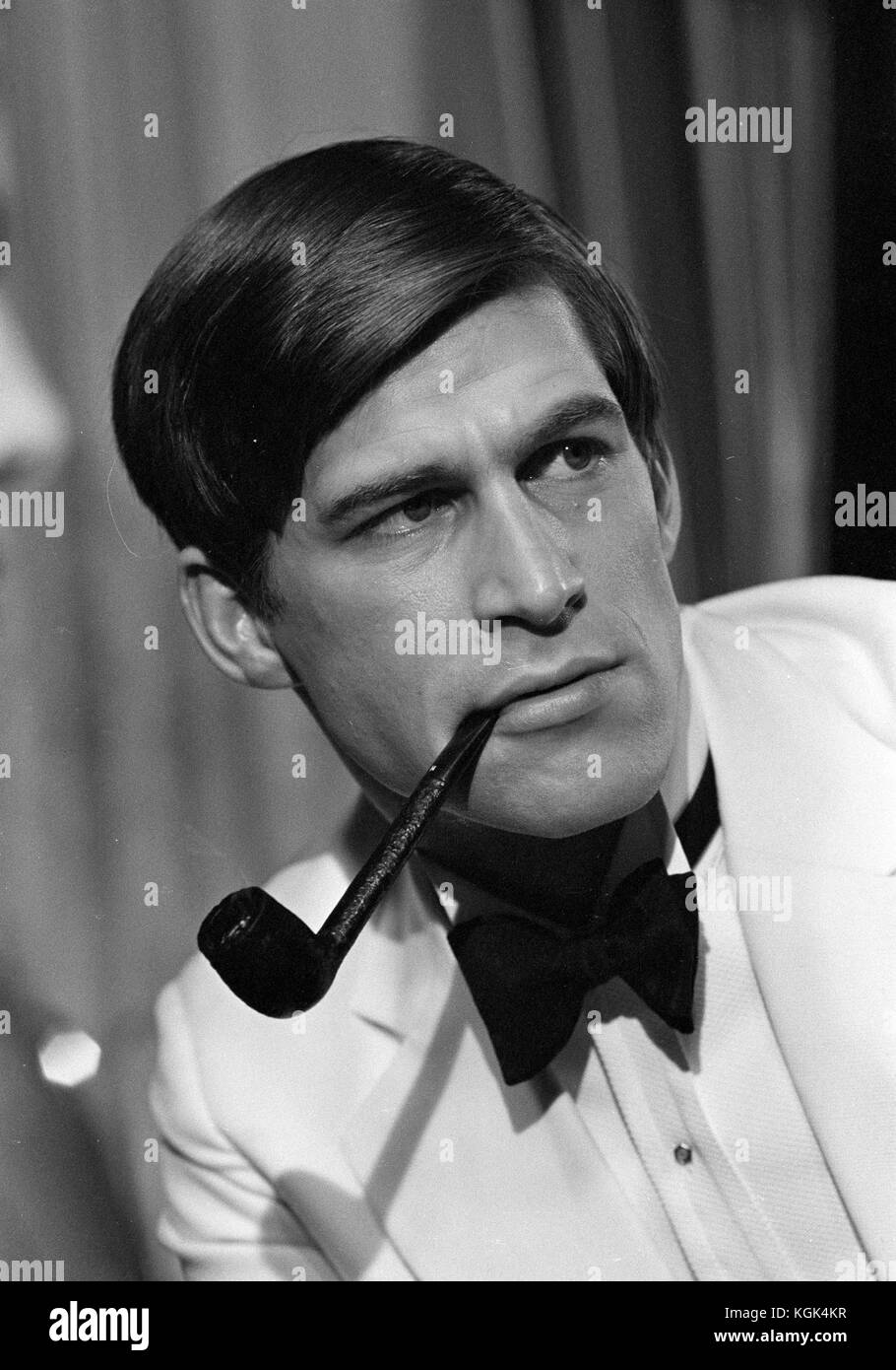 Death on the Nile (1978) , Simon MacCorkindale Date: 1978 Stock Photo ...
