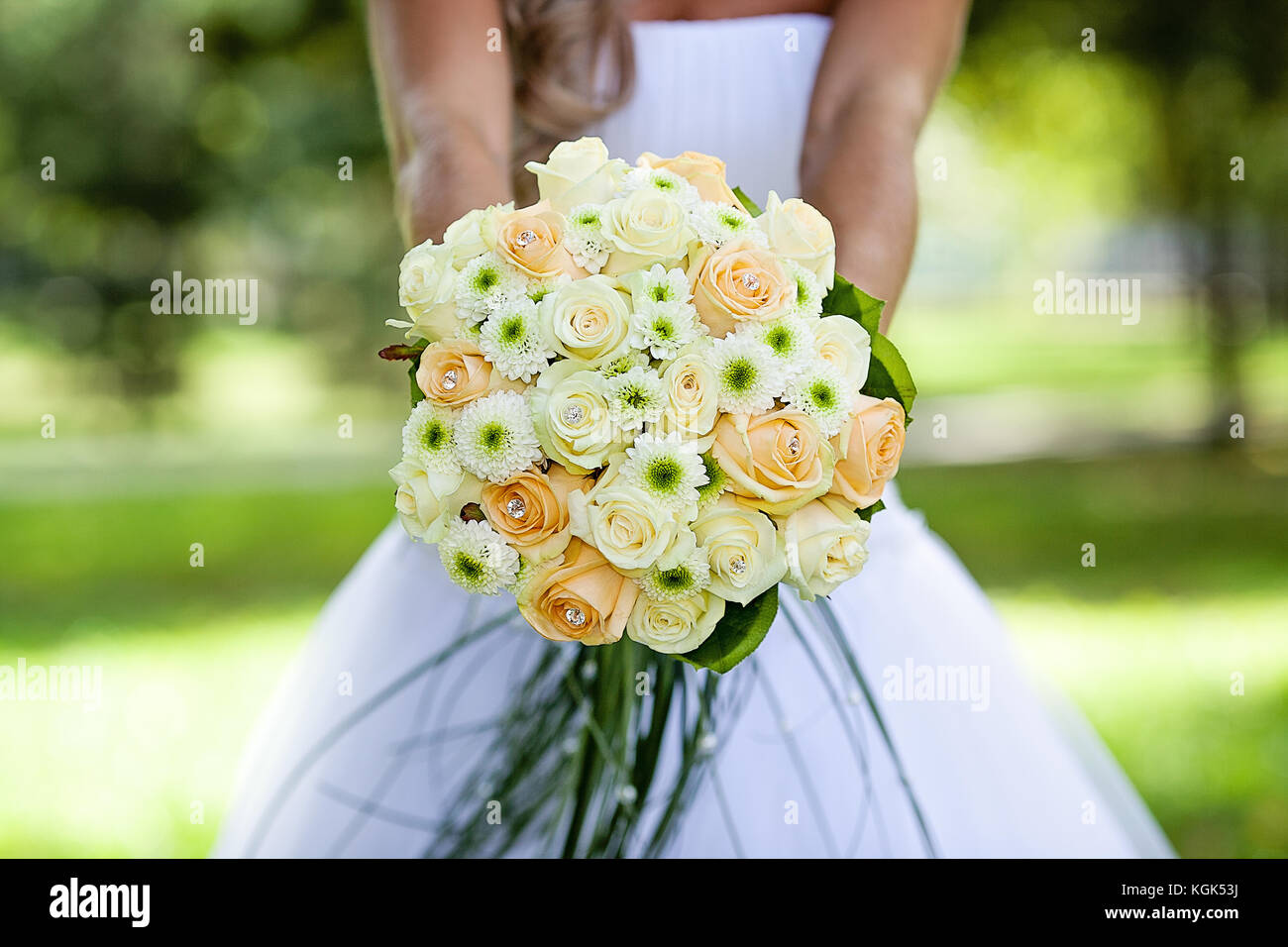 Bride holding a wedding bouquet Stock Photo - Alamy