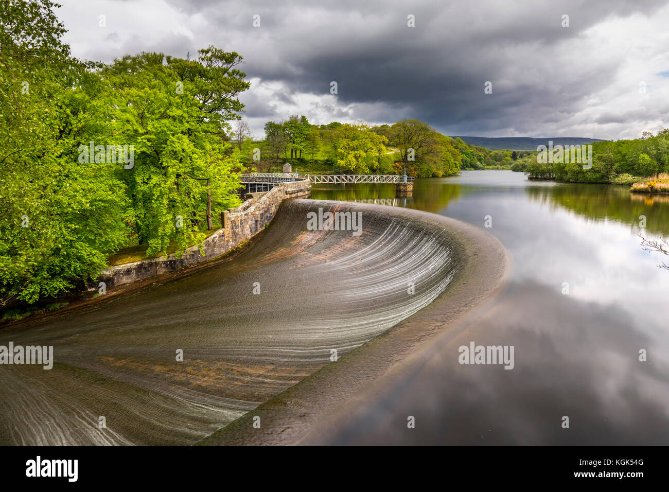 Water wier hi-res stock photography and images - Alamy