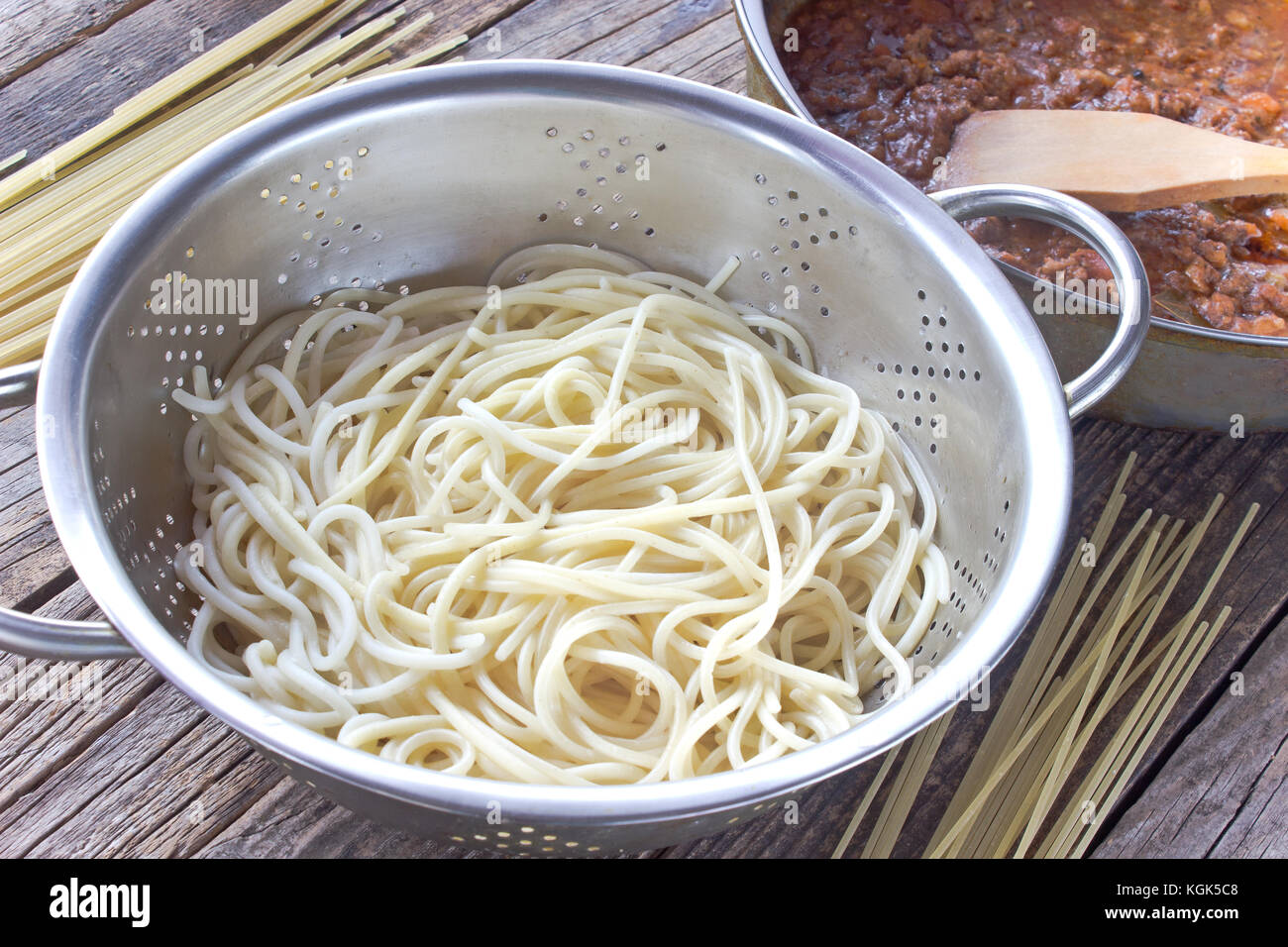 Spaghetti sauce in pot hi-res stock photography and images - Alamy