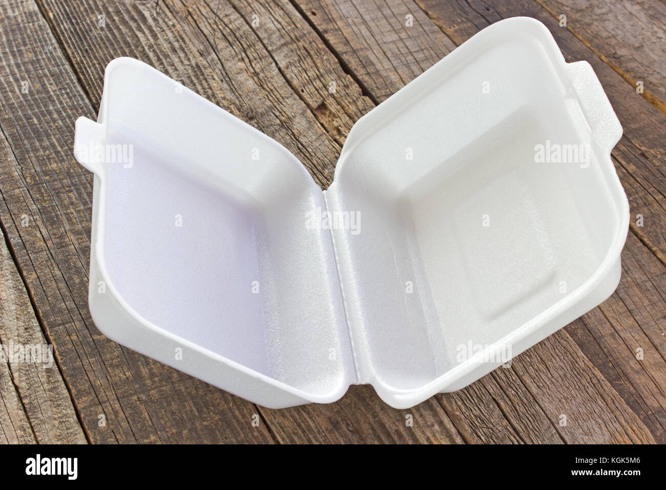 Styrofoam box for food on wooden table Stock Photo - Alamy