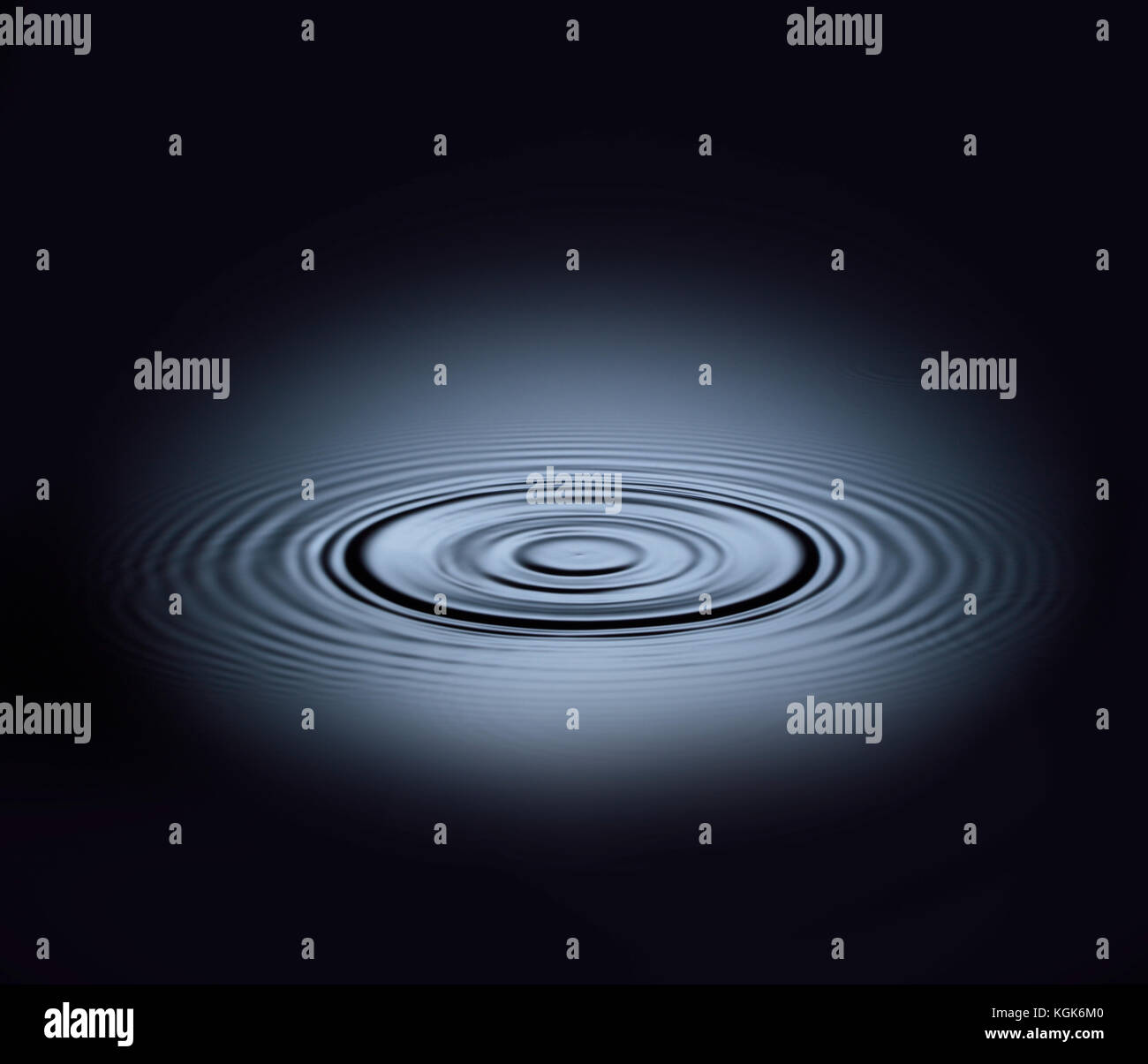 Water splash circle hi-res stock photography and images - Alamy