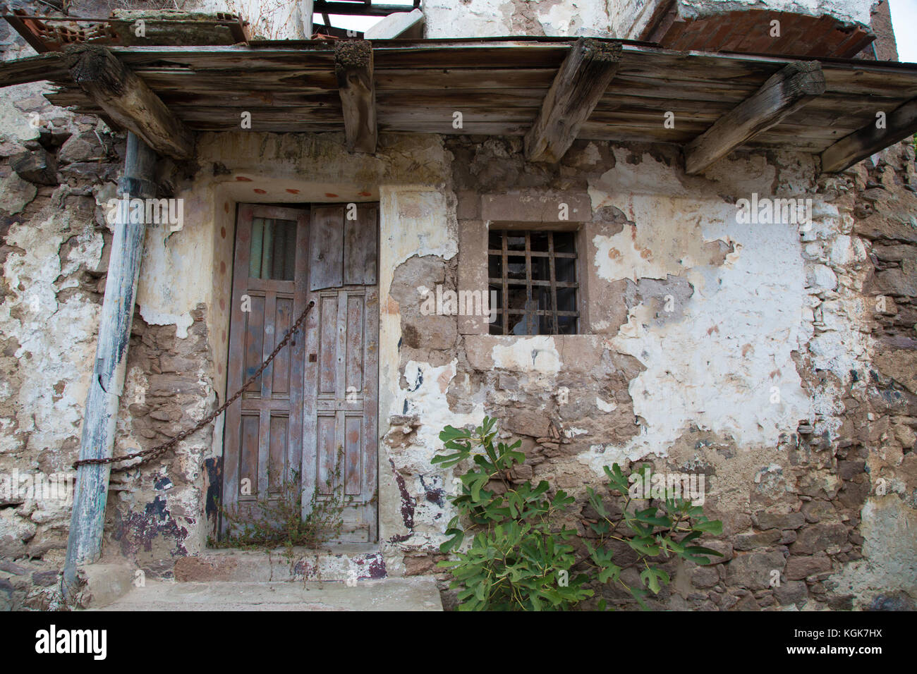 Small Run Down House Stock Photos & Small Run Down House Stock Images ...