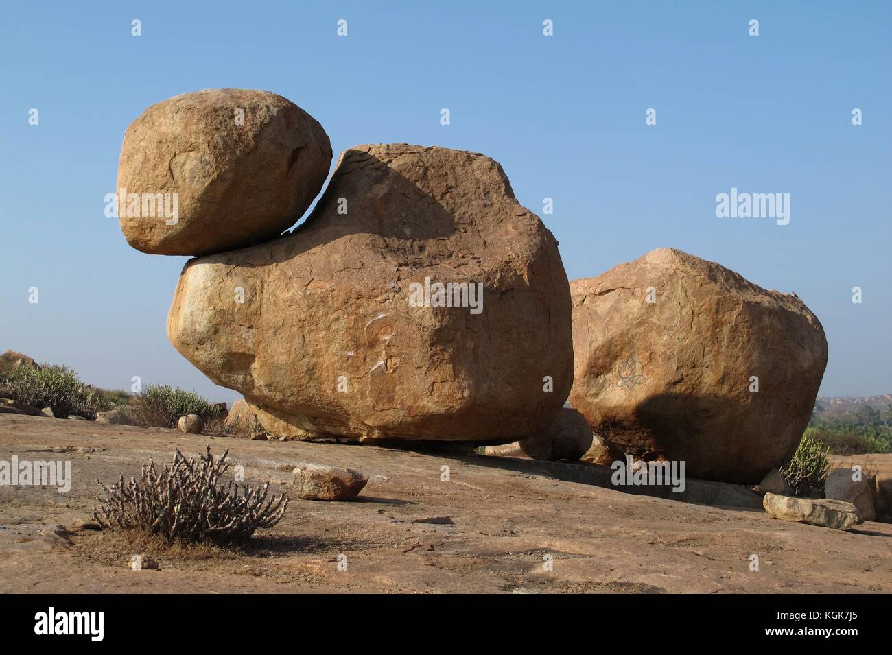 Balancing rock india hi-res stock photography and images - Alamy