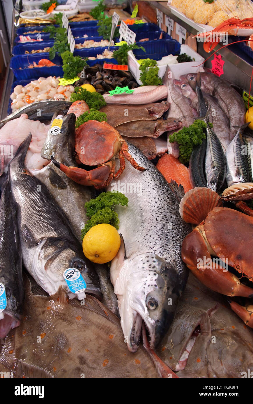 Fish on slab hi-res stock photography and images - Alamy