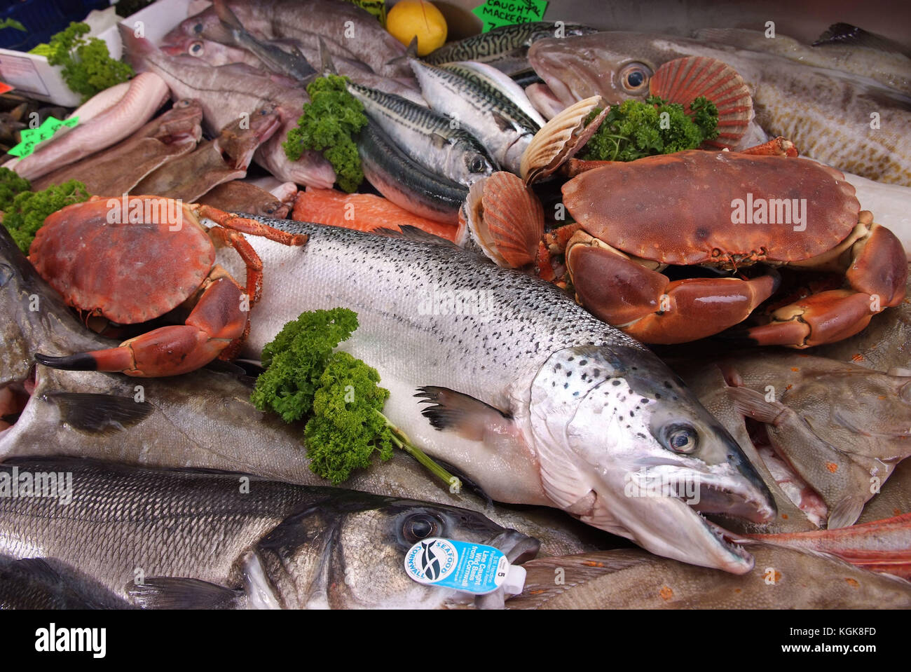 A selection of fish and shellfish on a fishmongers slab Stock Photo - Alamy