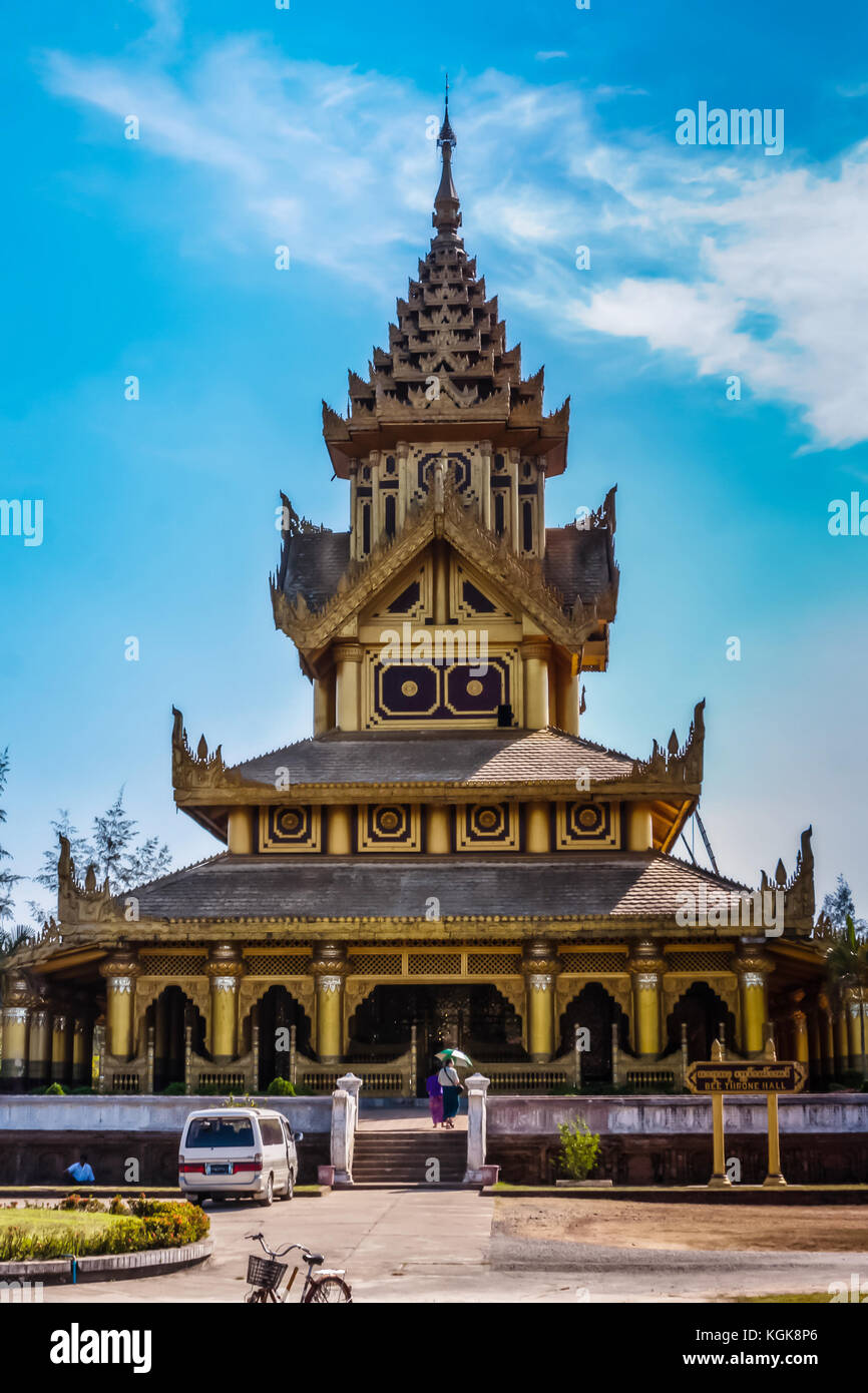 Bee throne hi-res stock photography and images - Alamy