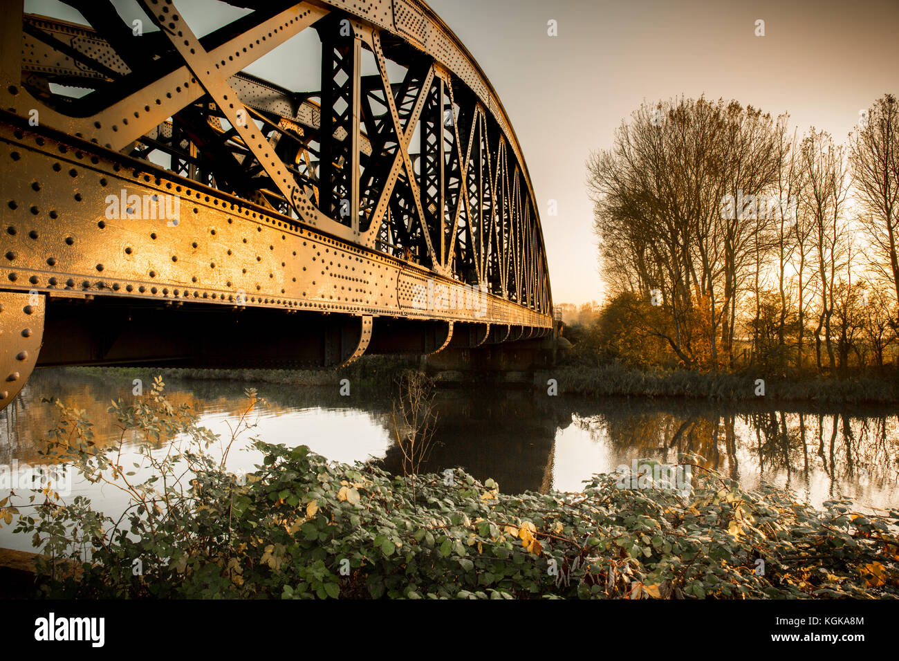 A Metal railway bridge over the River Thames at Culham, Oxfordshire ...