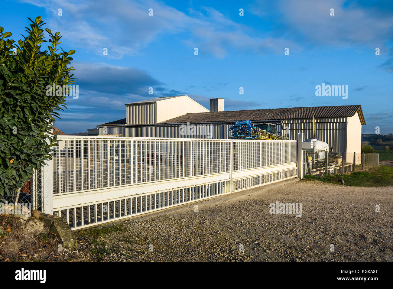 Metal gate barrier hi-res stock photography and images - Alamy