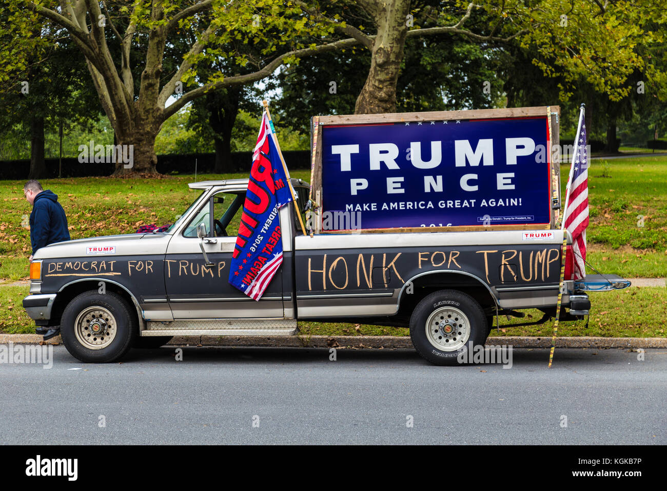 Trump truck hi-res stock photography and images - Alamy
