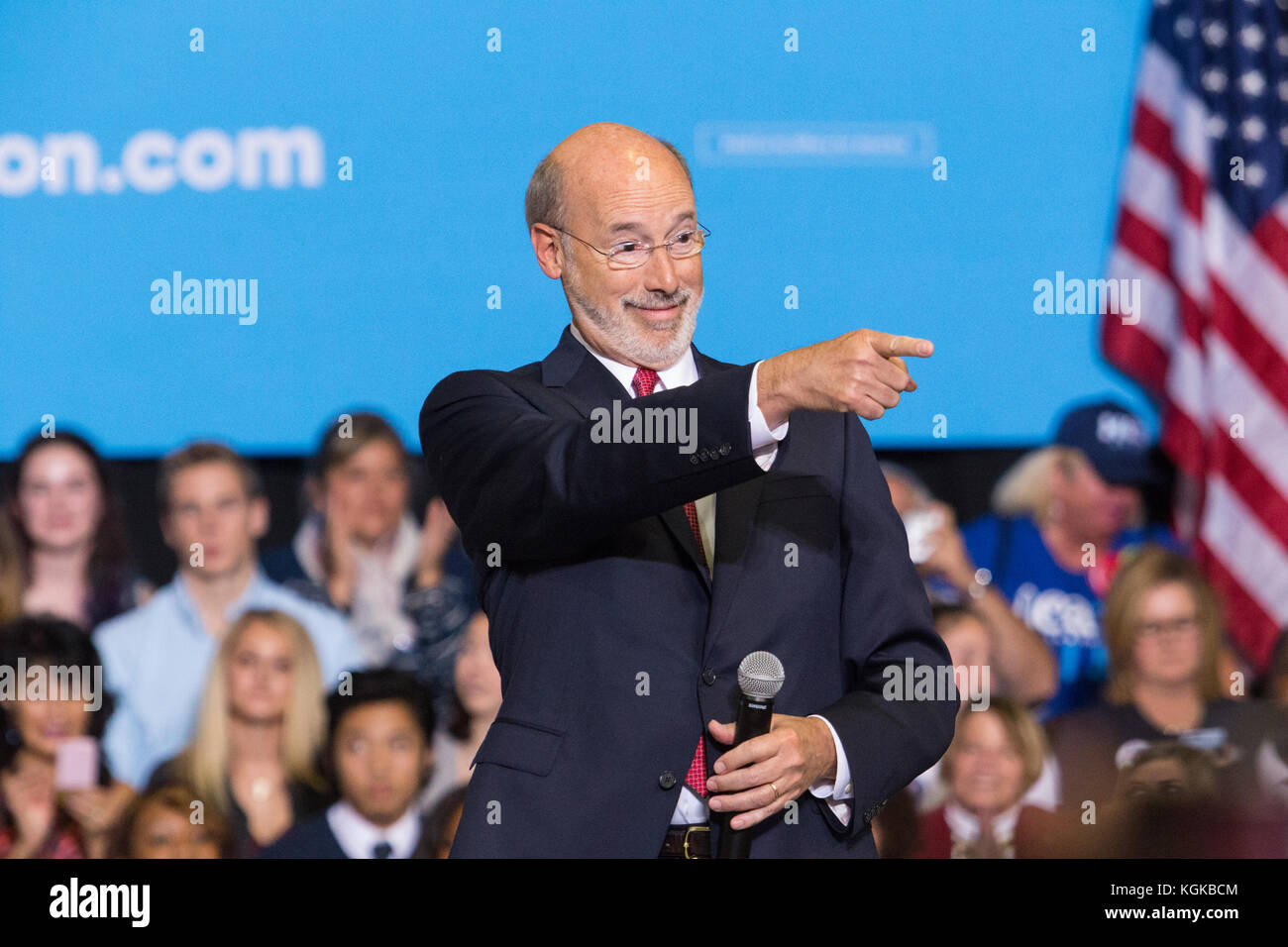 Hillary wolf hi-res stock photography and images - Alamy