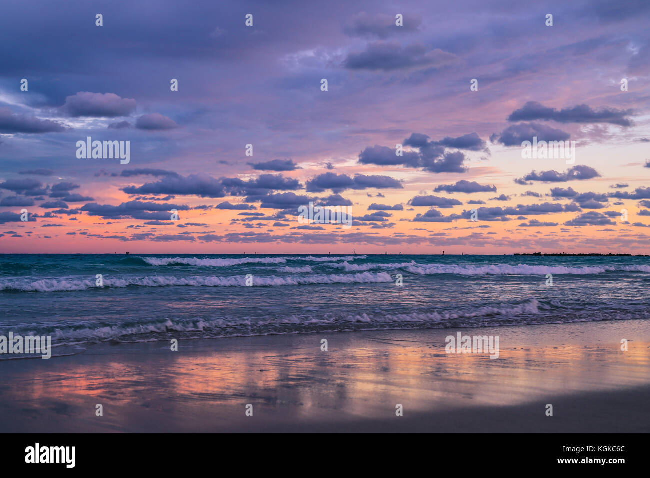 Pink miami sunset hi-res stock photography and images - Alamy
