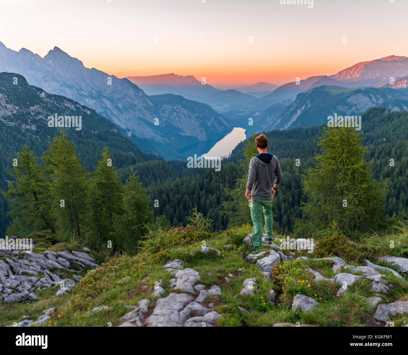 Man in distance hi-res stock photography and images - Alamy