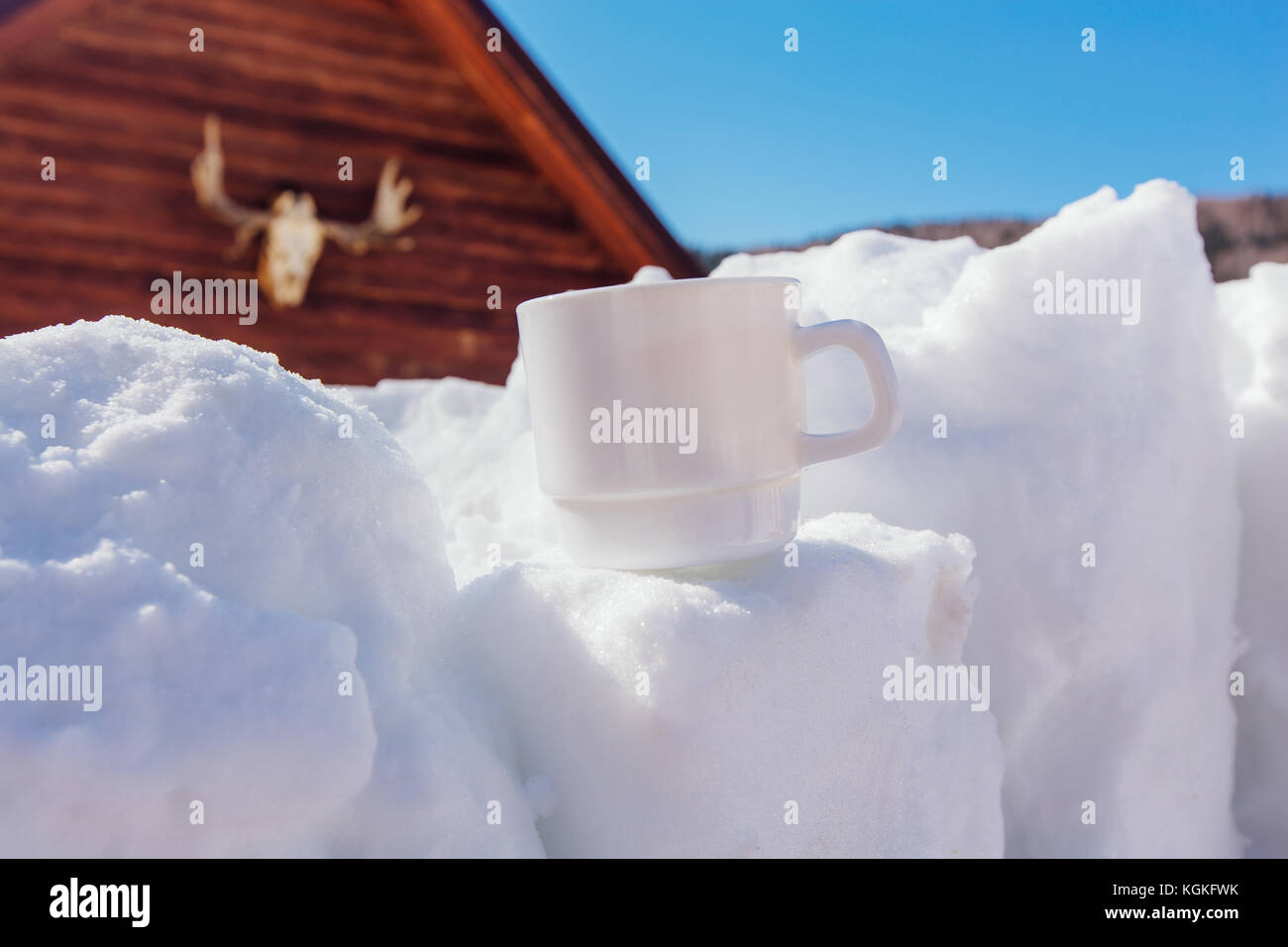 Ice cube house hi-res stock photography and images - Alamy