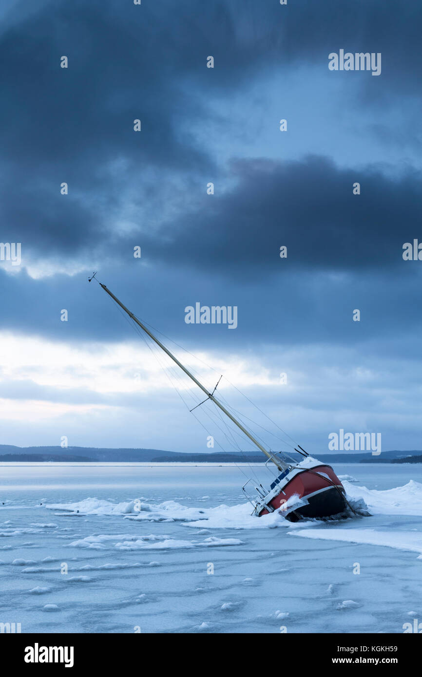 Frozen Sailboat, Lake Värmeln, Värmland, Sweden Stock Photo - Alamy