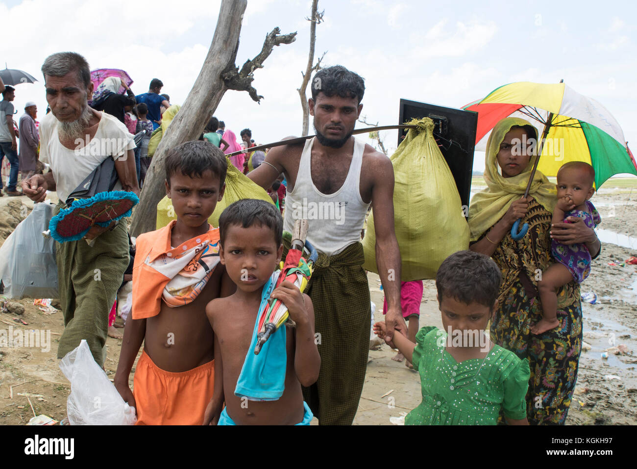 More Rohingya entering in Bangladesh Stock Photo - Alamy