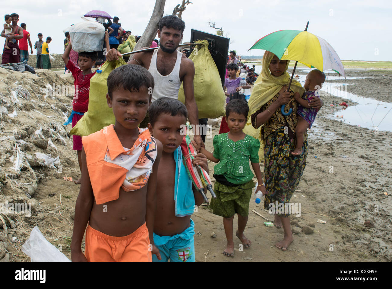 More Rohingya entering in Bangladesh Stock Photo - Alamy