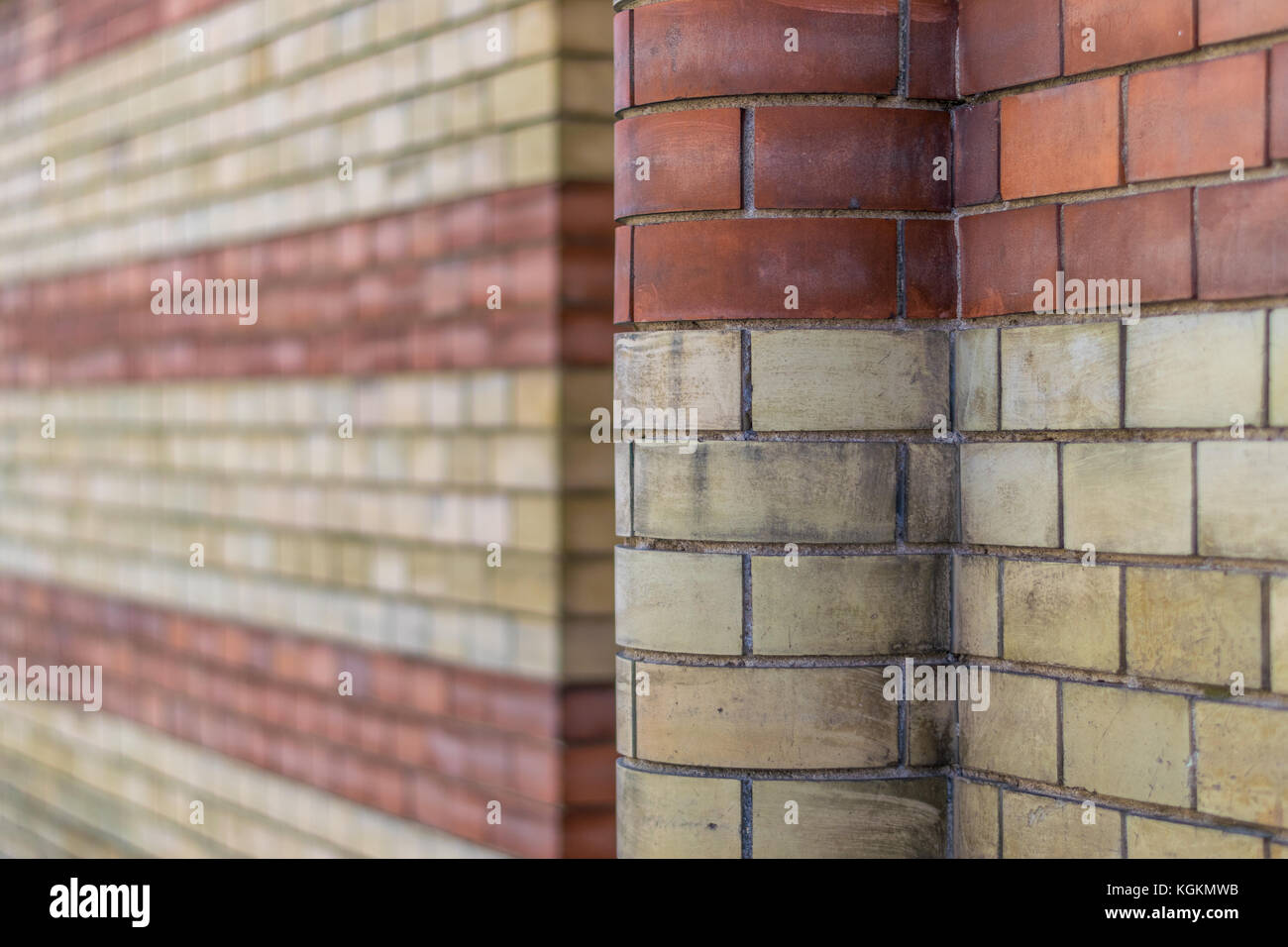 Yellow brick wall hi-res stock photography and images - Alamy