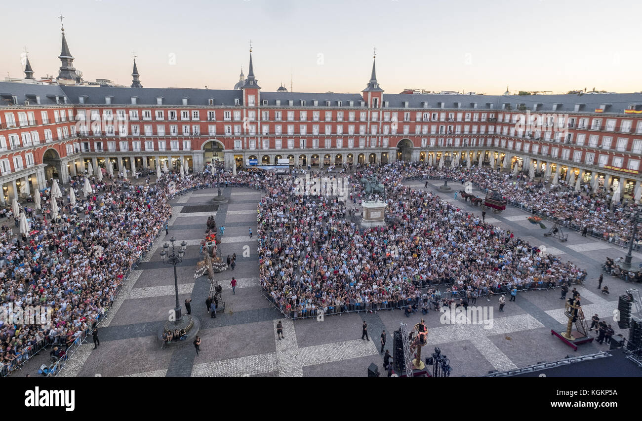 Parade of The Baroque Party through the streets of Madrid to ...