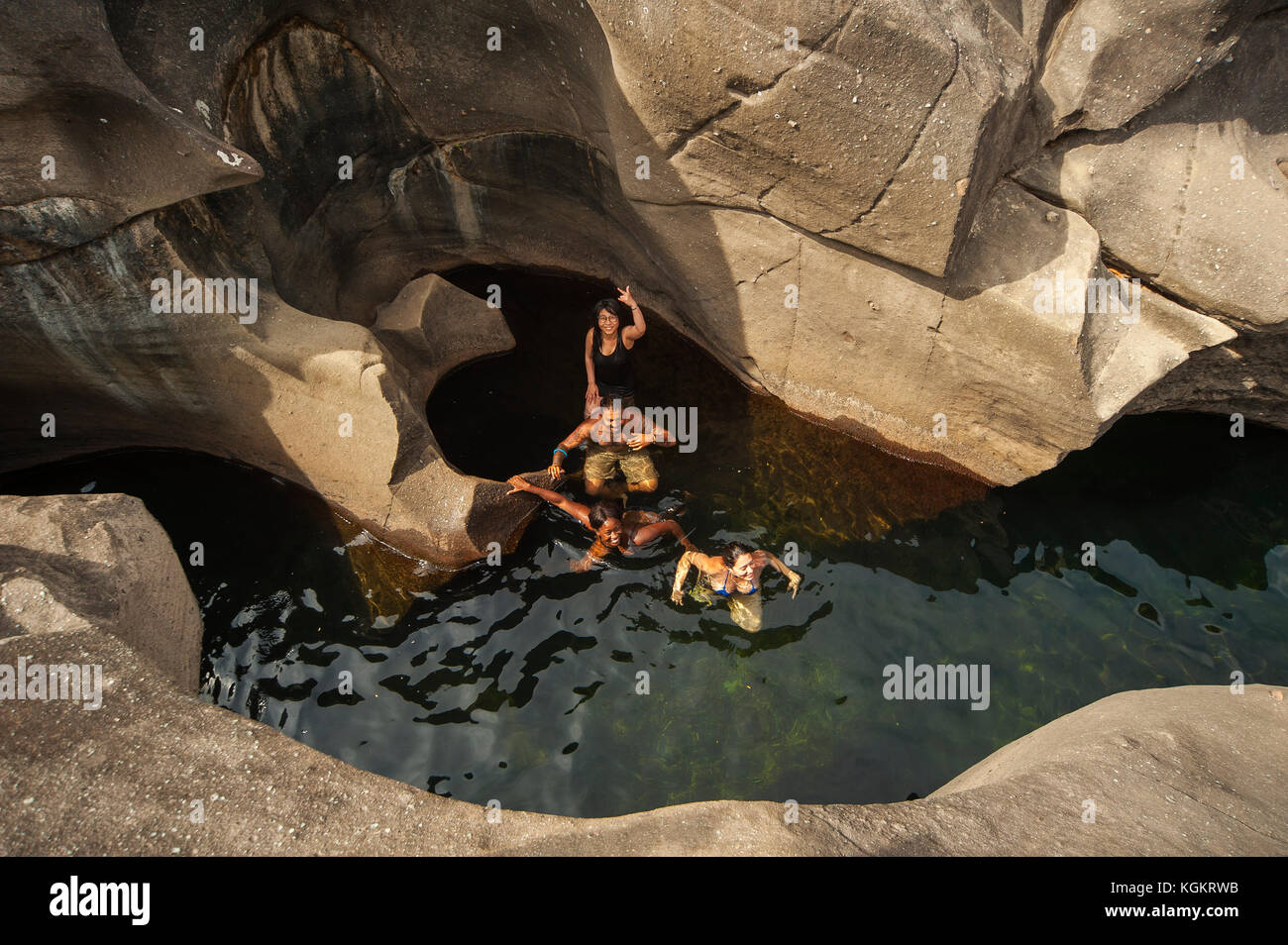 Tourists enjoying a visit to Vale da Lua, Chapada dos Veadeiros, Goiás ...