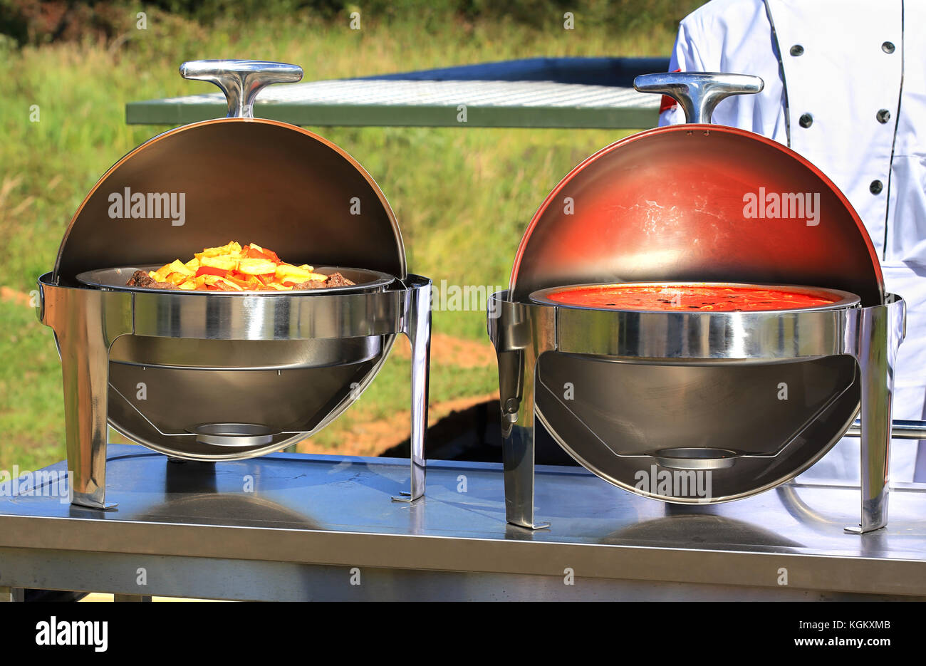 Army field kitchen hi-res stock photography and images - Alamy