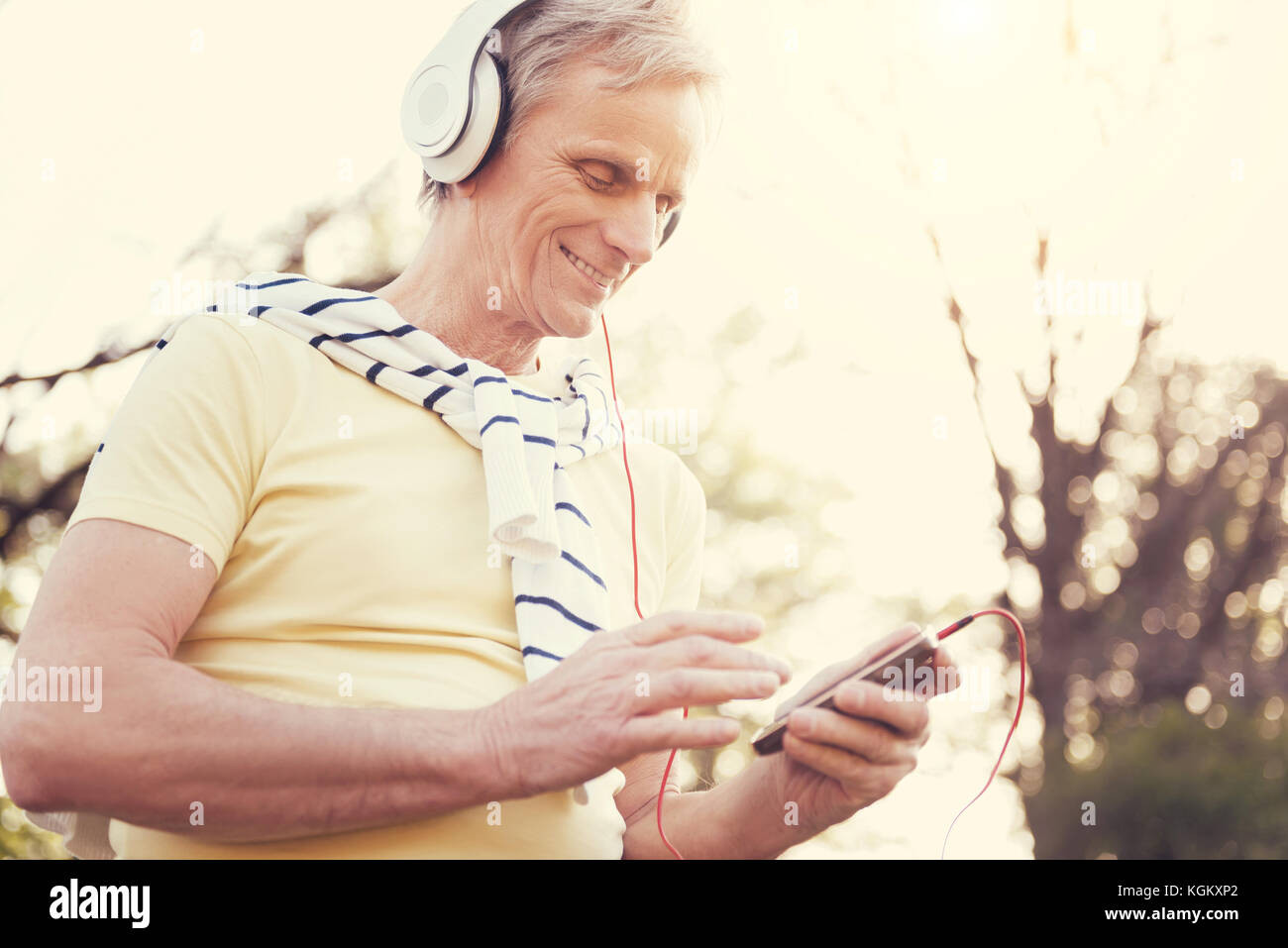 Elderly music technology hi-res stock photography and images - Alamy