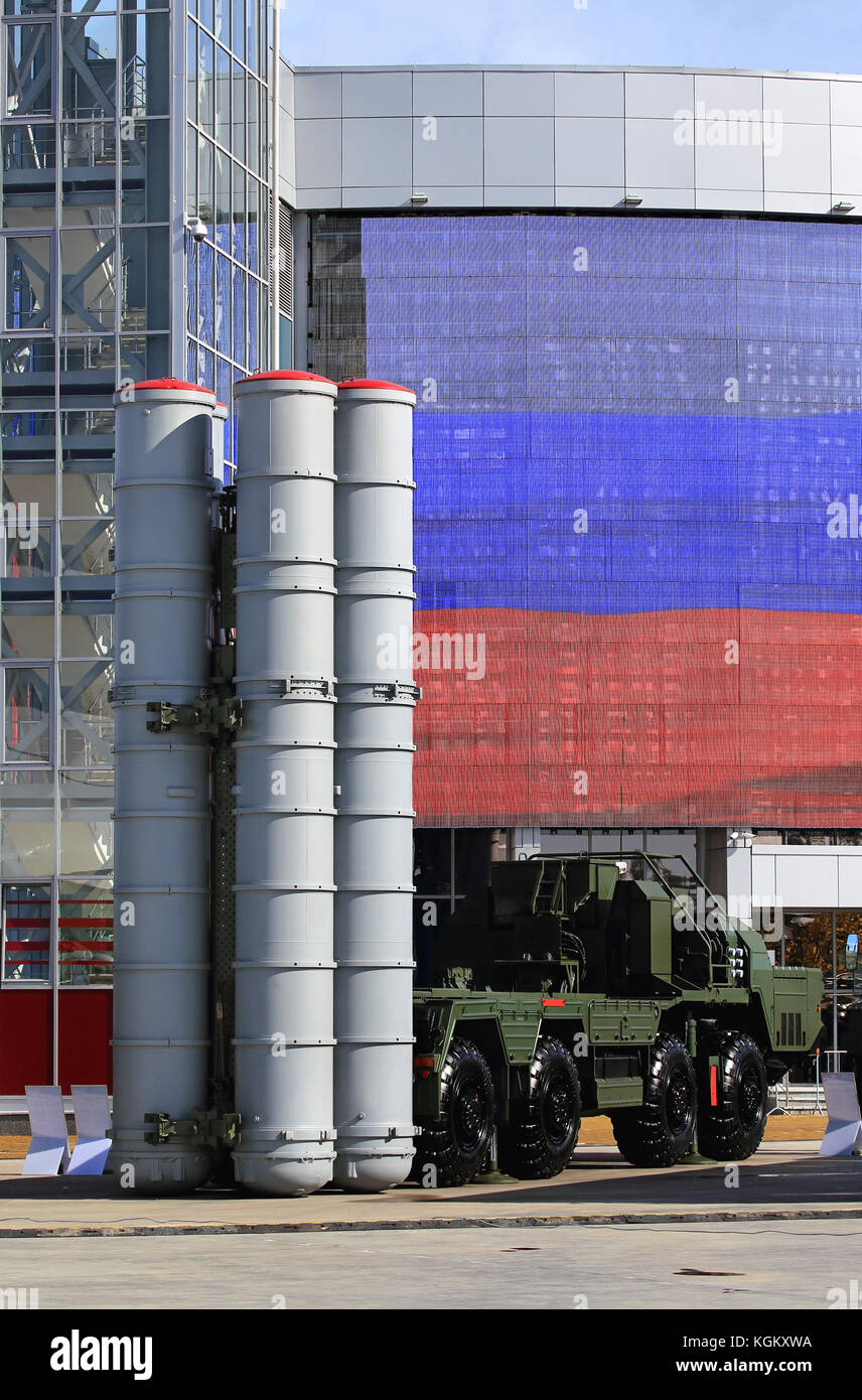 Russian anti-aircraft missile system Ñ 400 "Triumph" with raised to the ...