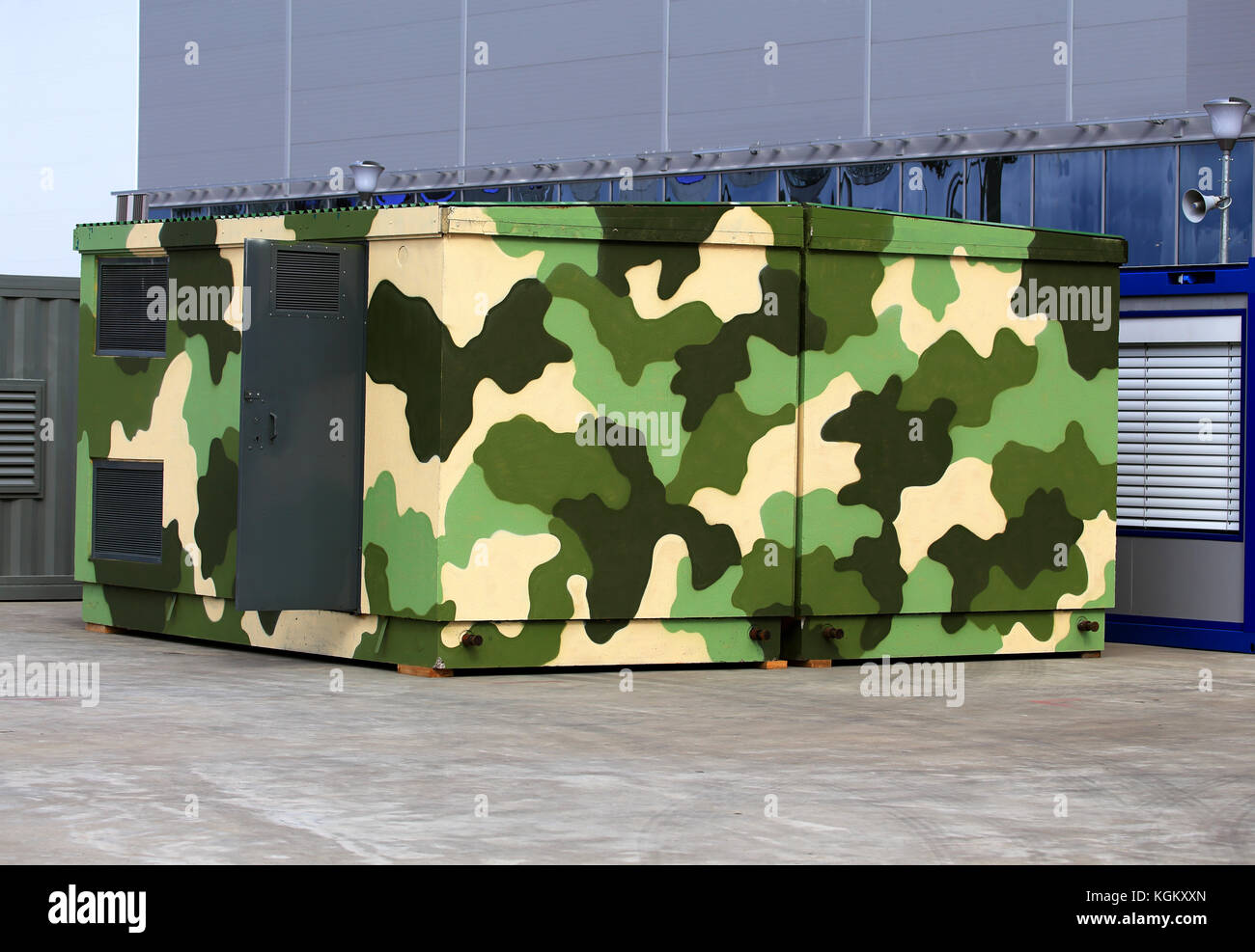 Camouflaged hangar - Mobile staff module (MSH) of metal and plastic ...