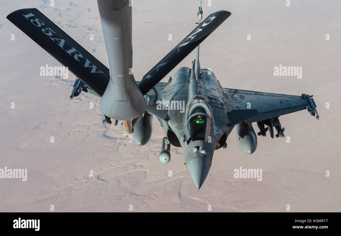 Rafale refueling hi-res stock photography and images - Alamy