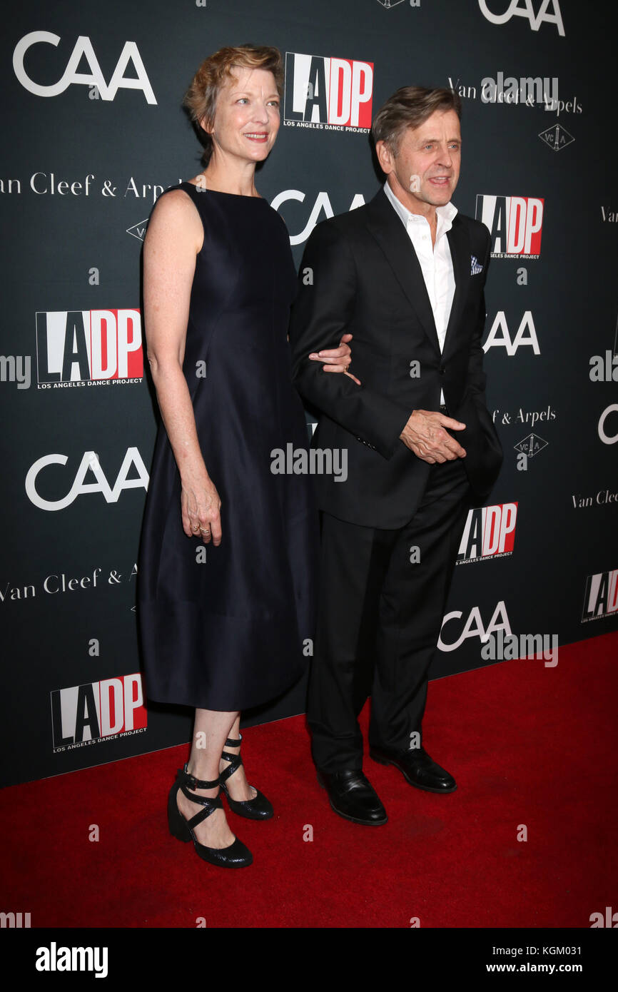 Mikhail baryshnikov lisa rinehart hi-res stock photography and images ...