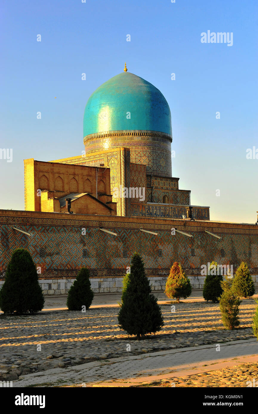 Samarkand: medieval mosque on sunset Stock Photo - Alamy