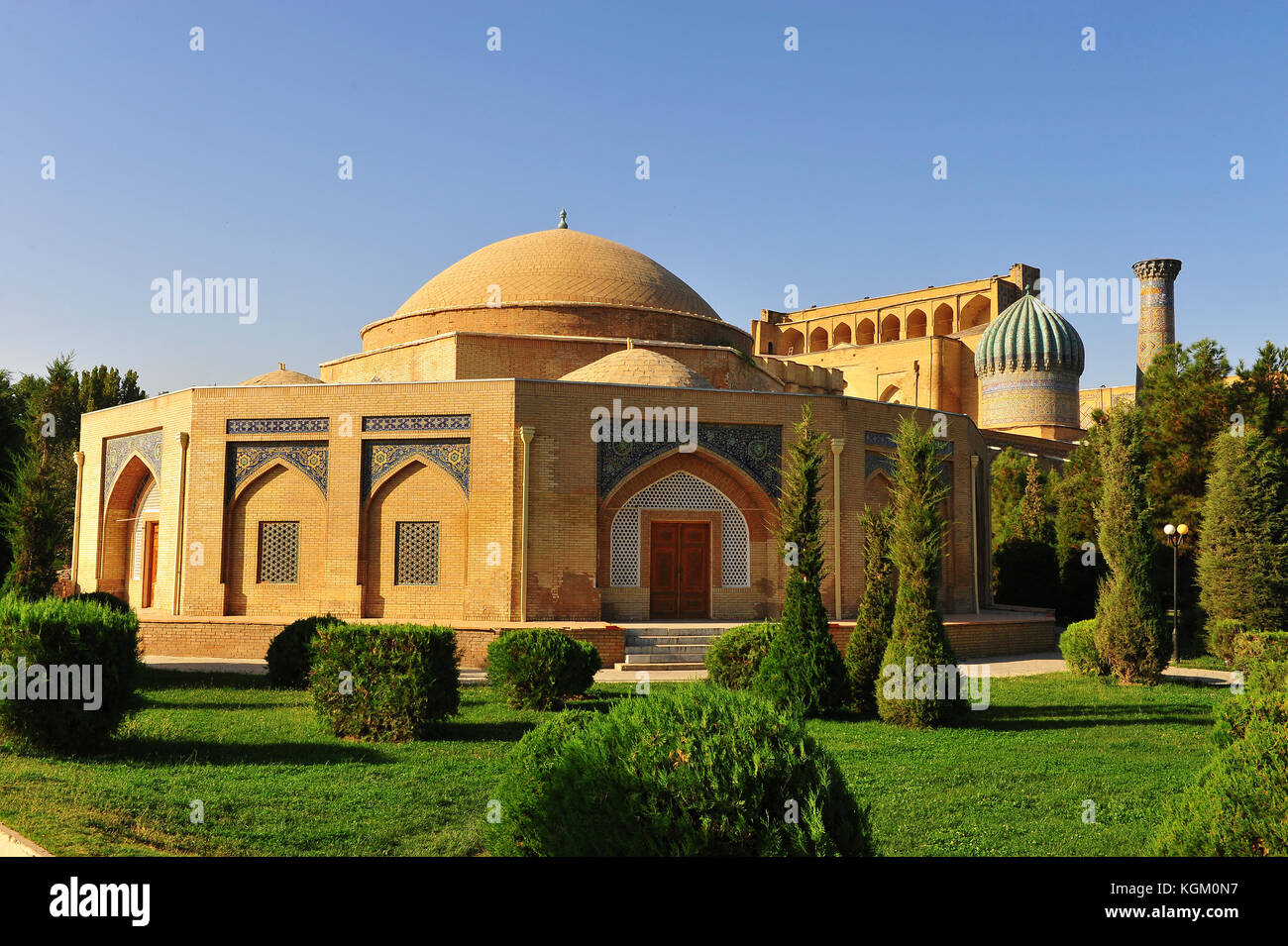 Samarkand: historical temple Stock Photo - Alamy