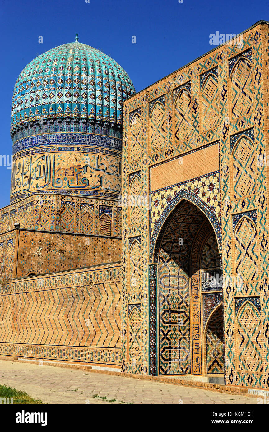 Samarkand: medieval mosque entrance Stock Photo - Alamy