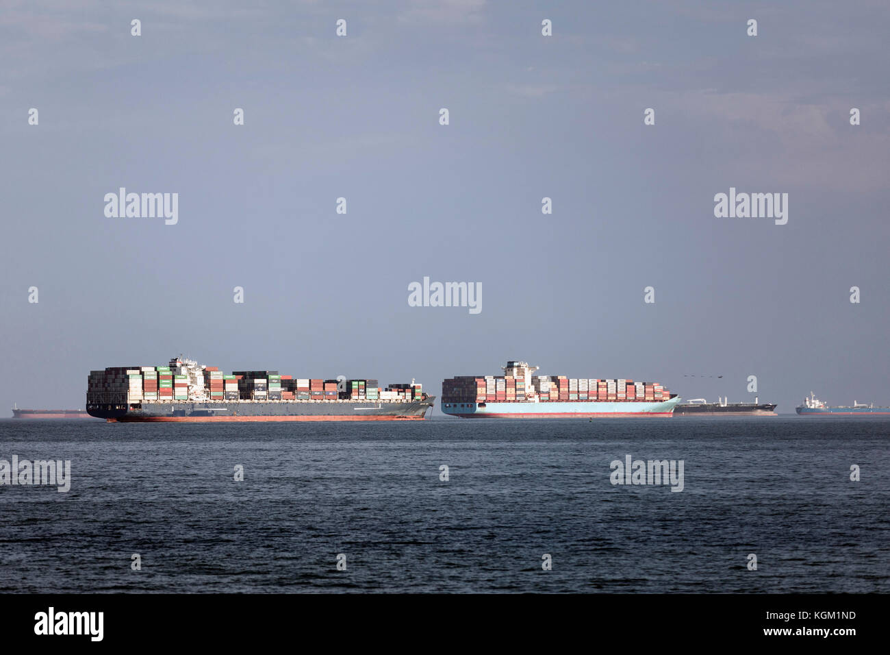 Moored container ships hi-res stock photography and images - Alamy