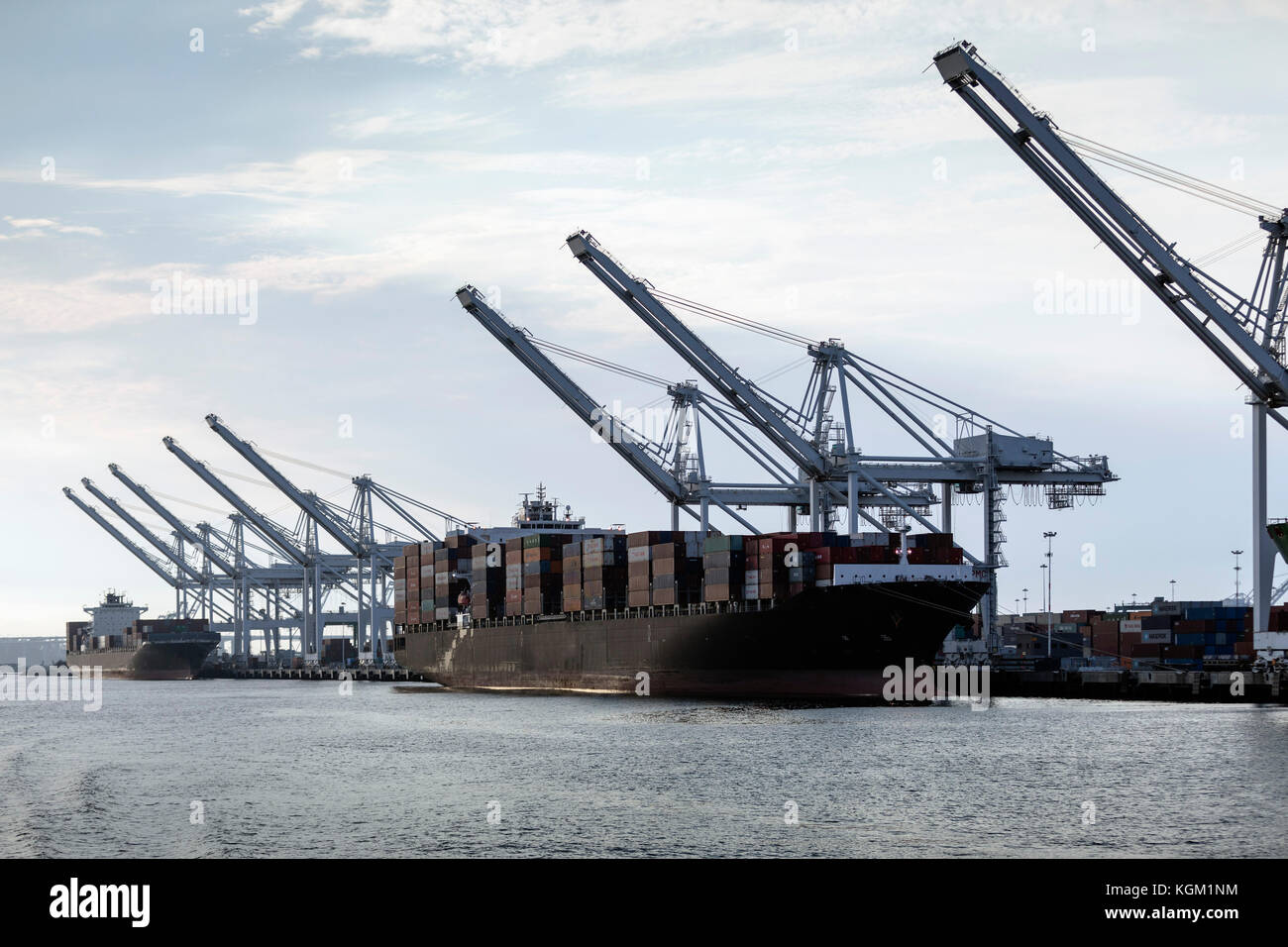 Container ship crane hi-res stock photography and images - Alamy