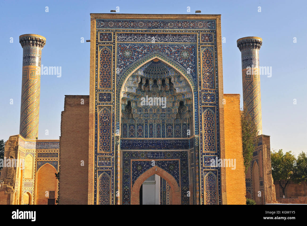 Samarkand: beautiful entrance to the mosque Stock Photo - Alamy