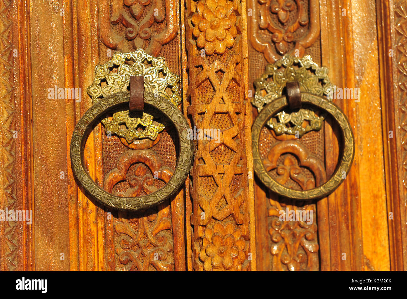 Old wooden doors with arabic traditional pattern Stock Photo - Alamy