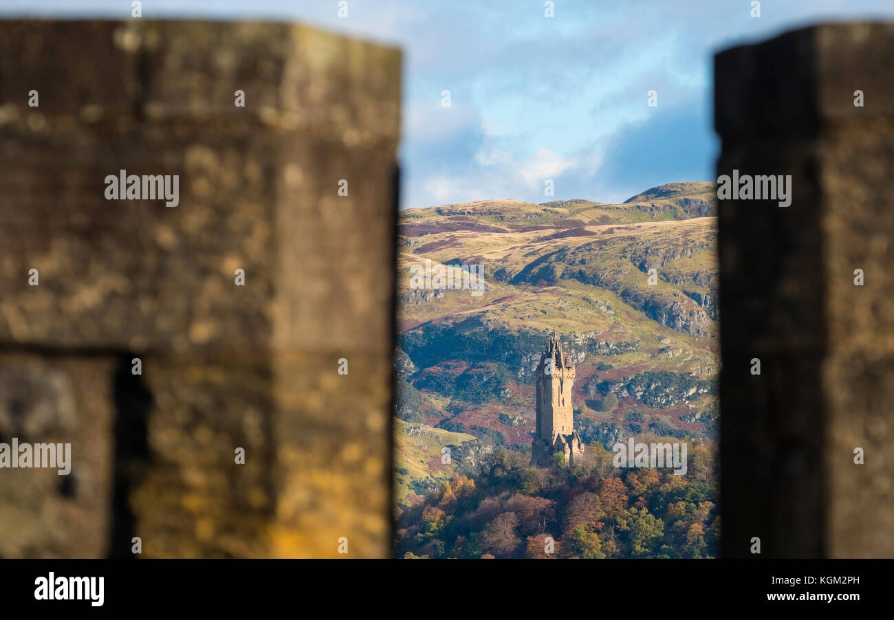 Wallace monument and stirling castle hi-res stock photography and ...