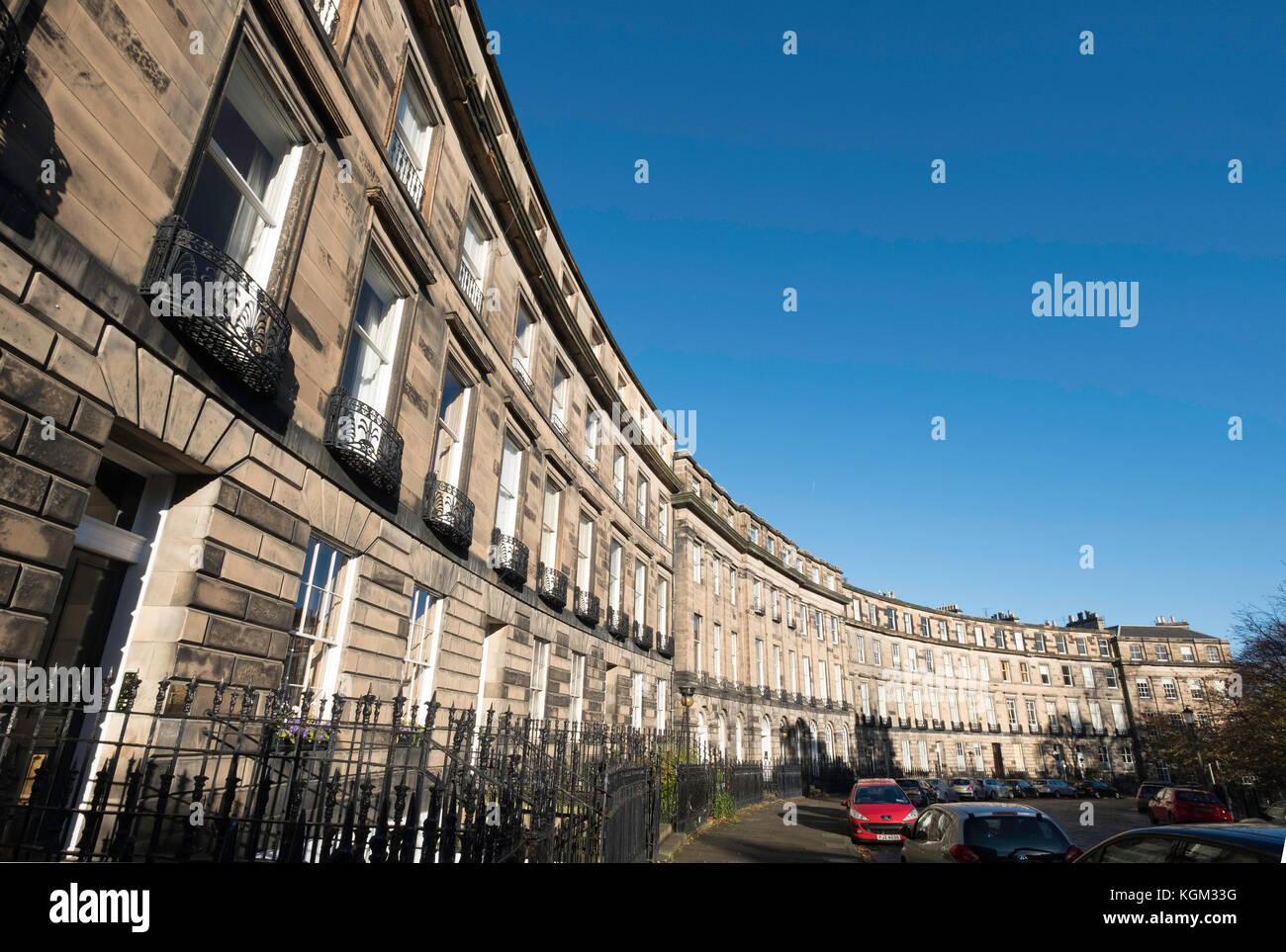 Row of Georgian terraced townhouses in Edinburgh New Town, Scotland ...